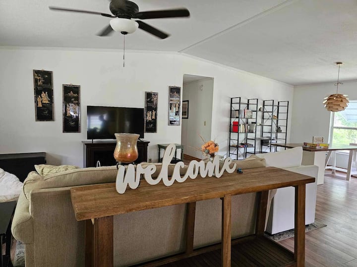 Enzo's Retreat, Families Welcome, Comfy Home - Branford, FL