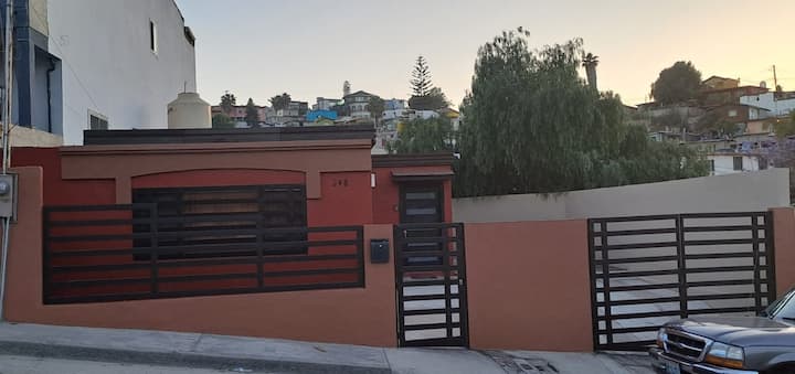 Parra's House, Ubicada A 12 Minutos Del Centro - Ensenada