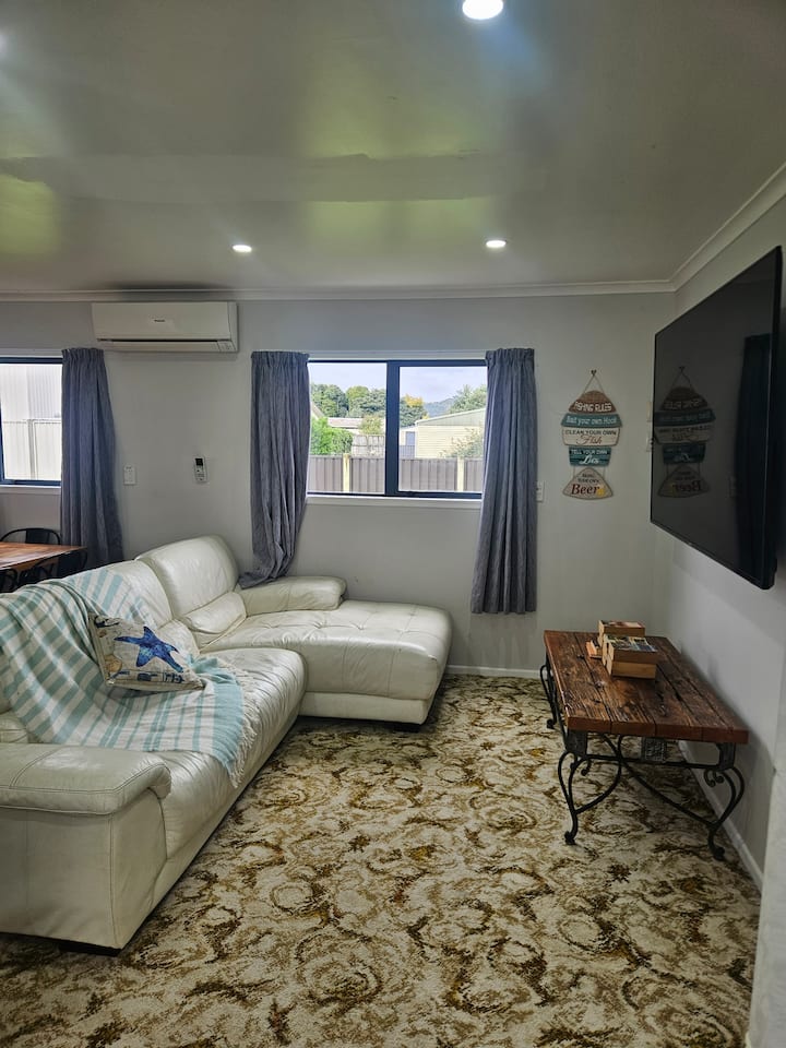 Beach Bach Whitianga - 휘티앙가