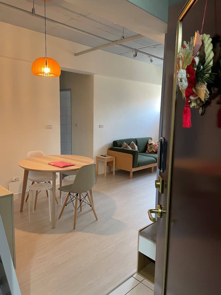 台中市西屯區
近逢甲北歐風兩房/客廳/廚房適合1-4人/24小時管理/h免費享受hbo ,含車位！ - China