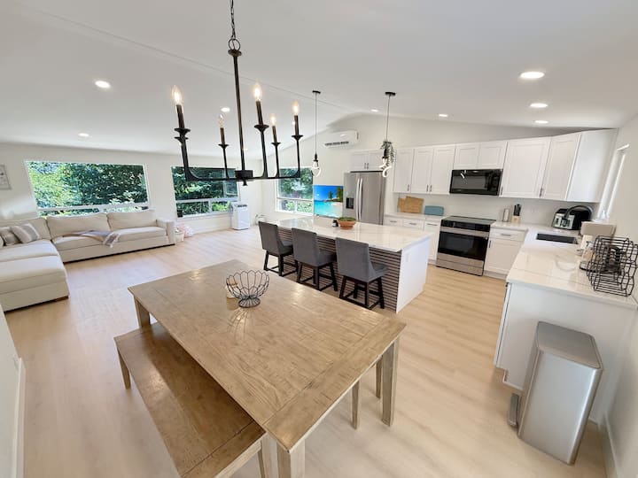 Stylish 4br Upper Unit Flat, Seatac - Des Moines, WA