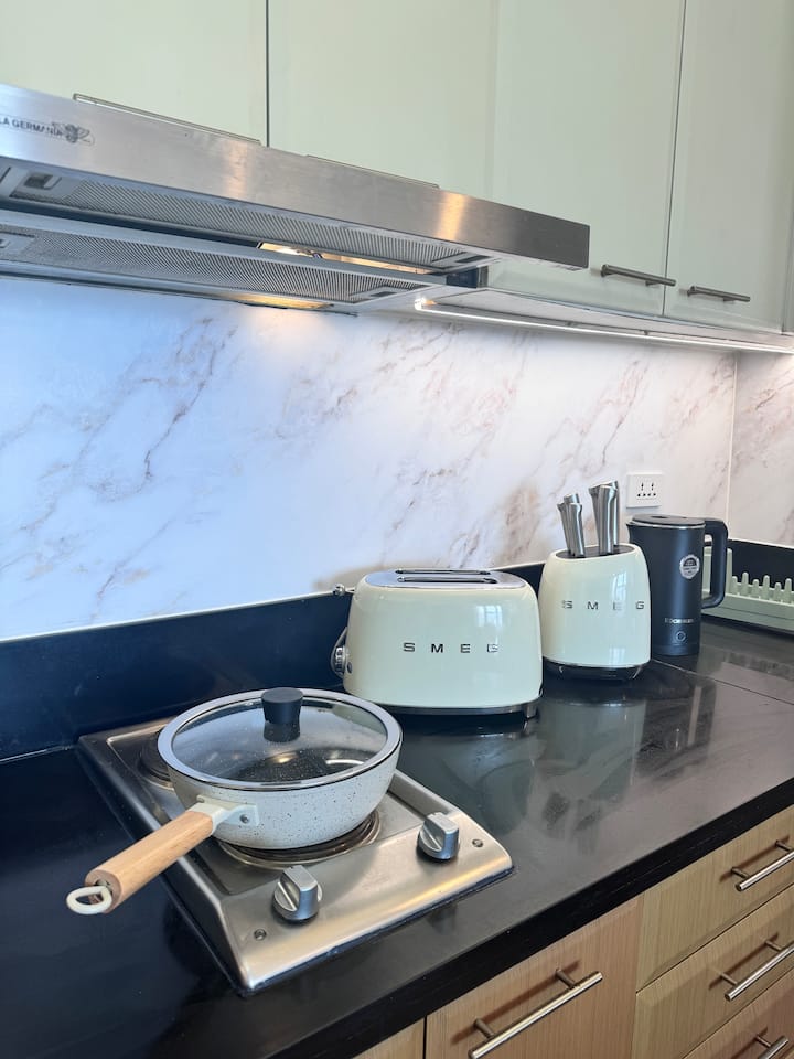 Venice Luxe View | 65”tv Maximum 3 Adults + Kids - Taguig