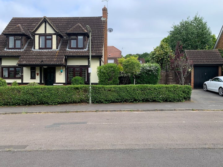 3 Bed Cottage Near Ascot, M3,lhr - Bracknell