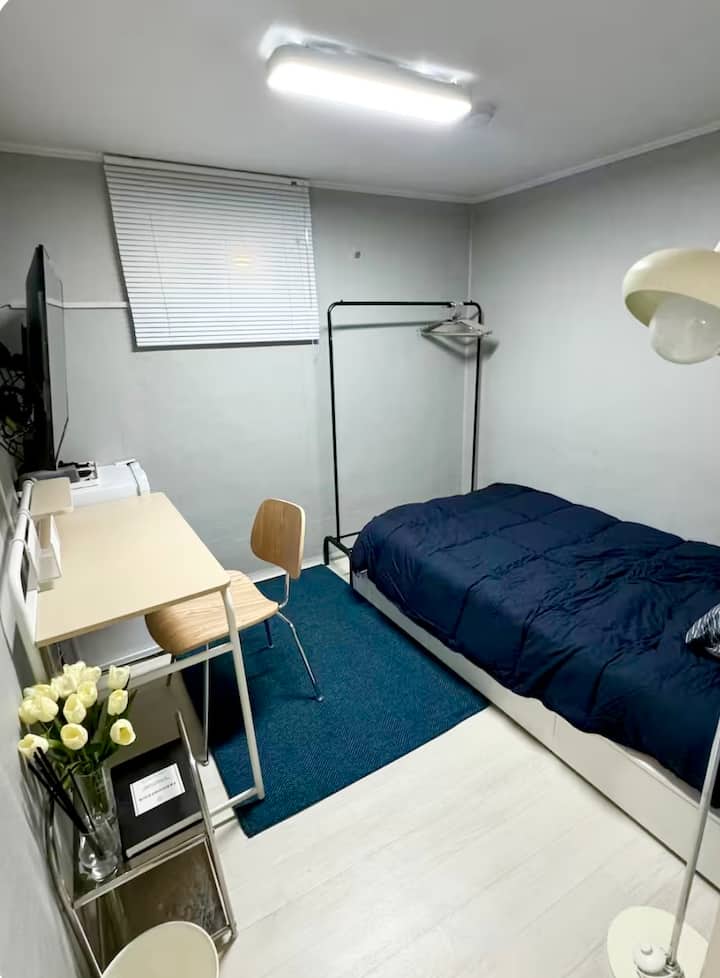 심플 2인실 | 공항버스·지하철 5분 | 더현대| 명동 ·홍대 20분 |무료짐보관 - Séoul