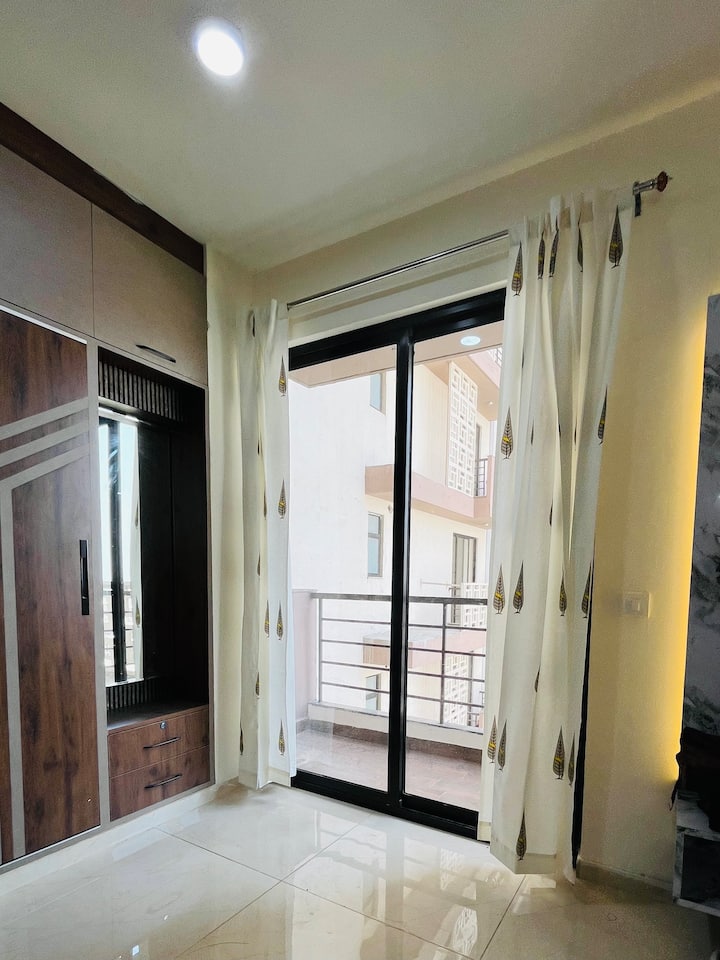 Radha Keli 2.0 By The Hosteasy - Vrindavan
