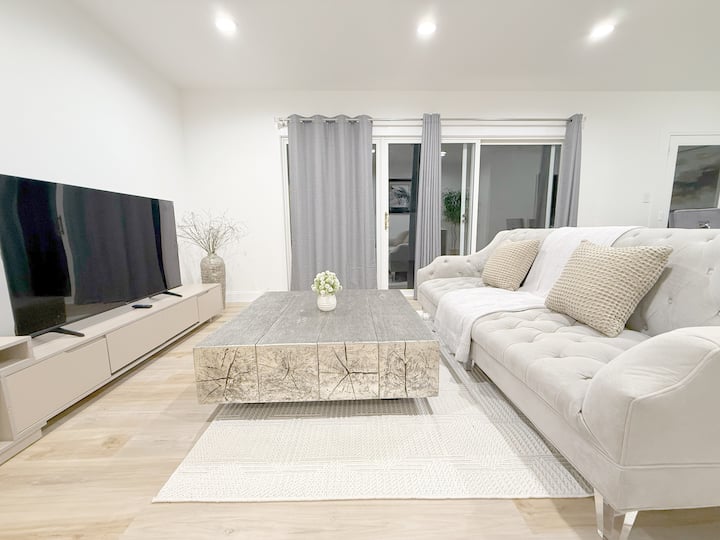 Sleep 12| 4br/3ba Luxury Disneyland Home - Anaheim, CA