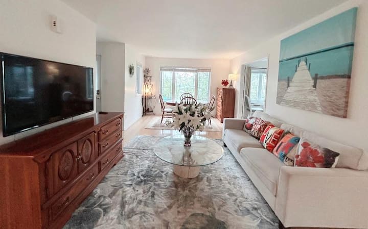 3 Bedrooms 1 Bath Apartment - Kanata