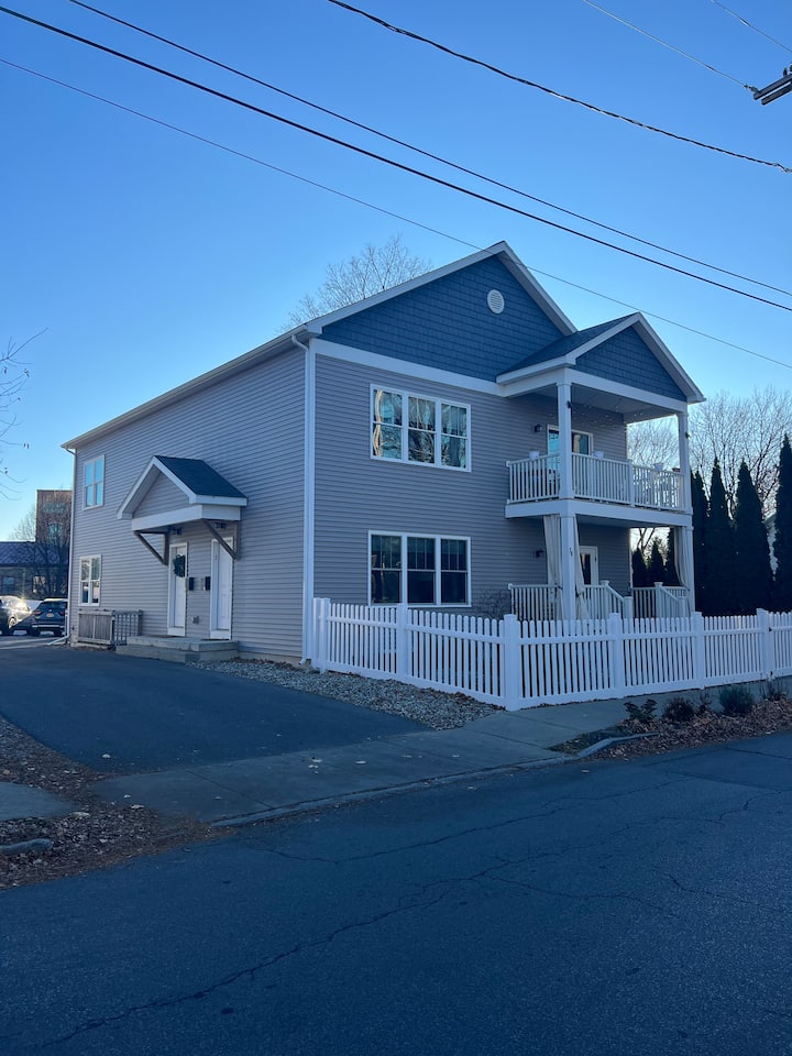 Cute Modern Downtown Apartment. - Saratoga Springs, NY