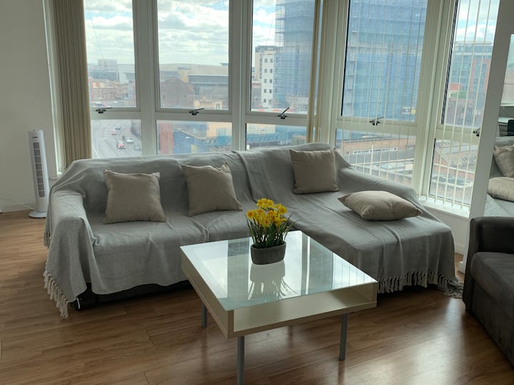 Corner Large Apartment With View - Nottingham