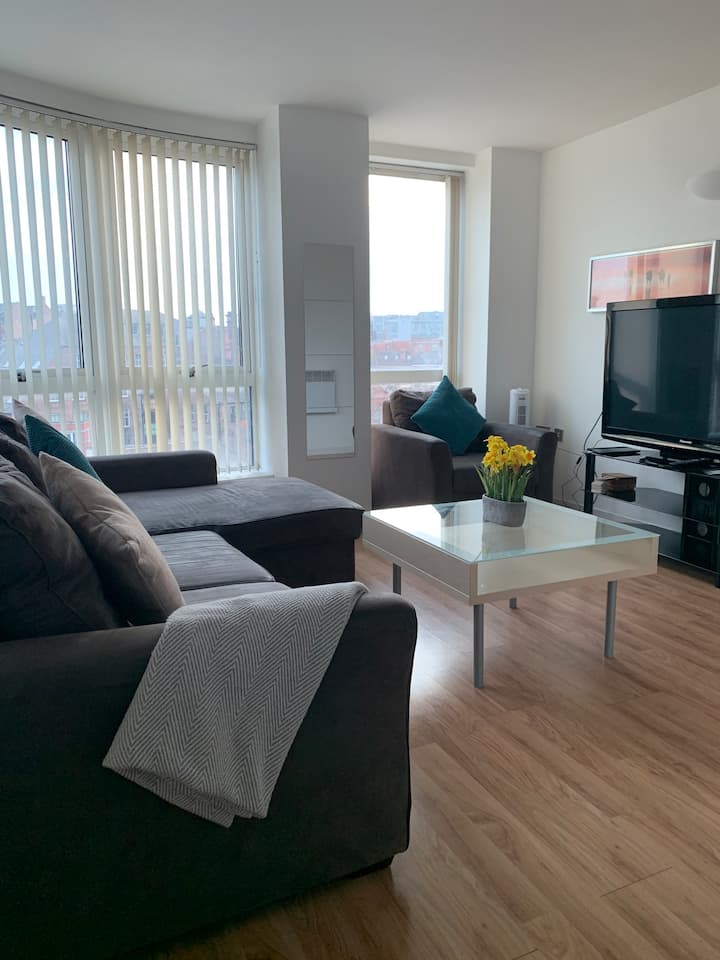 Lovely Corner Large Apartment With Views - Nottingham