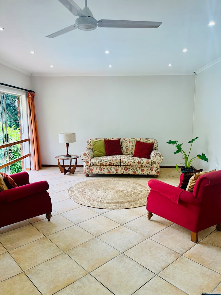 Safe, Tranquil Secret Garden Setting. - Pinetown