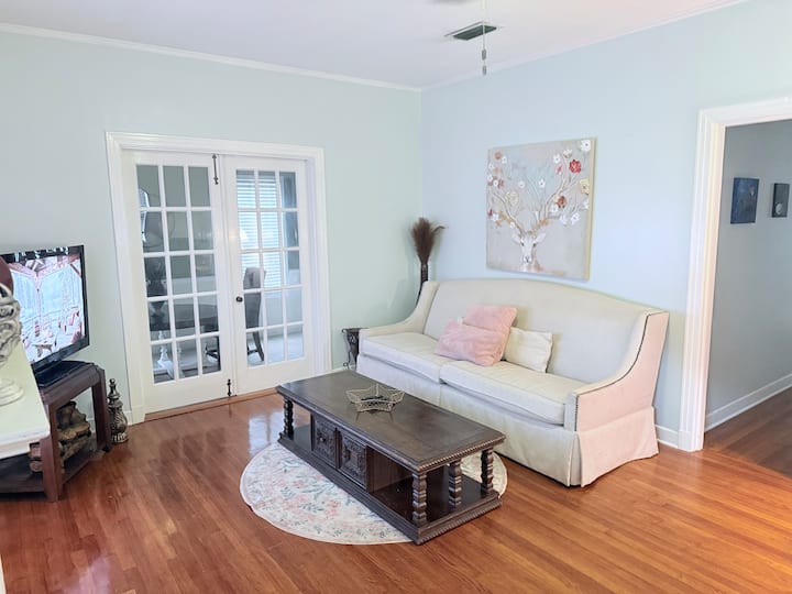 Green Cottage By Kings Hwy - Shreveport Aquarium, Shreveport