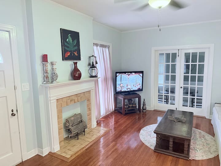 Green Cottage By Kings Hwy - Shreveport, LA