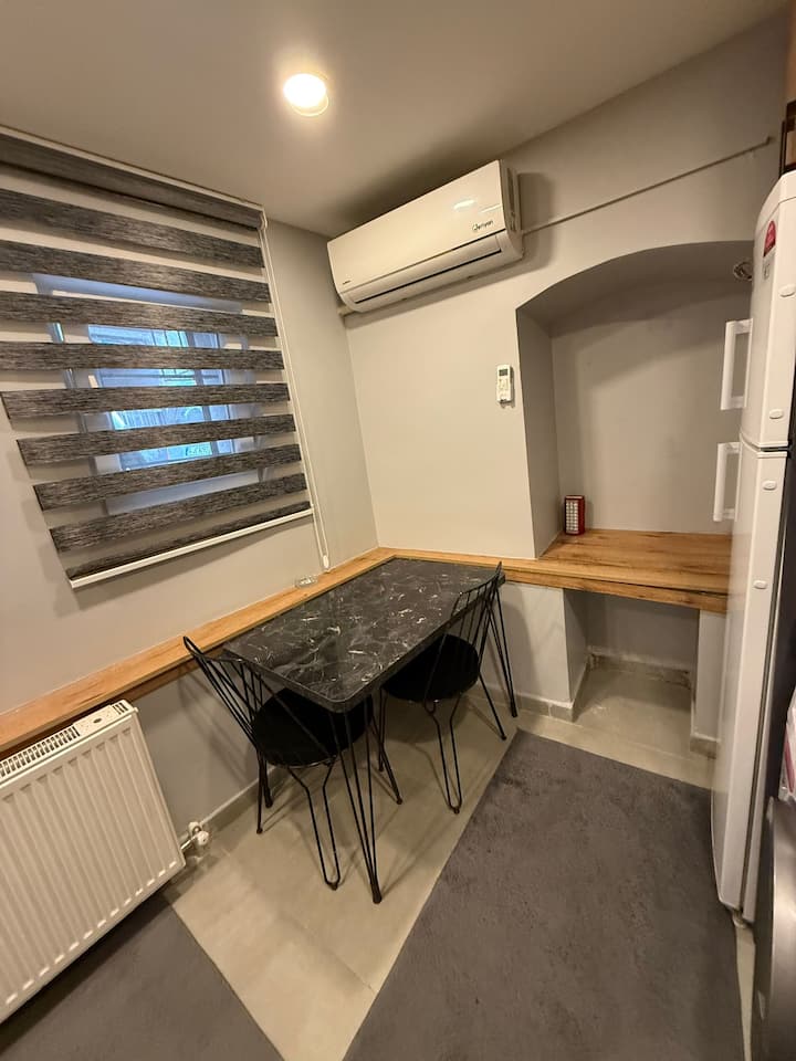 Taksim İStiklal Cad. 6 Dk. 1+1 Daire Bodrum -1 - Beyoğlu