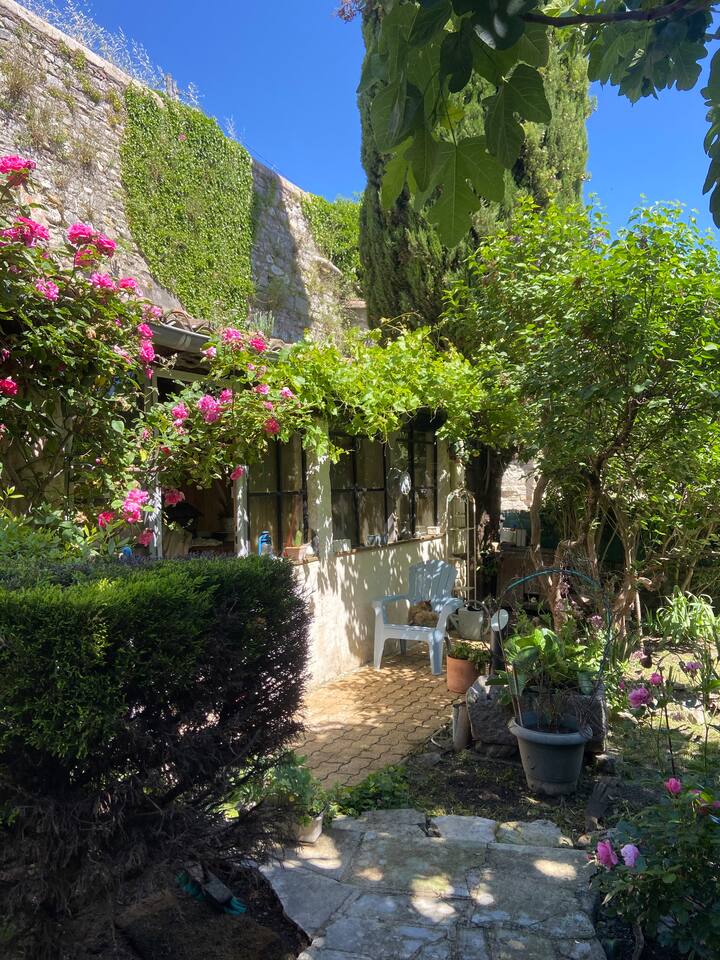 Chambres D’hôte Dans Maison De Village Médiéval - Alès