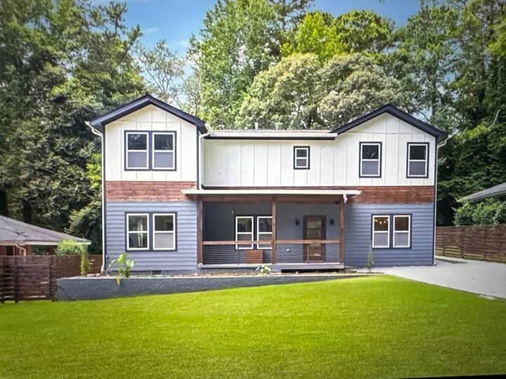 4 Bedroom With Basketball Court! - Stone Mountain, GA