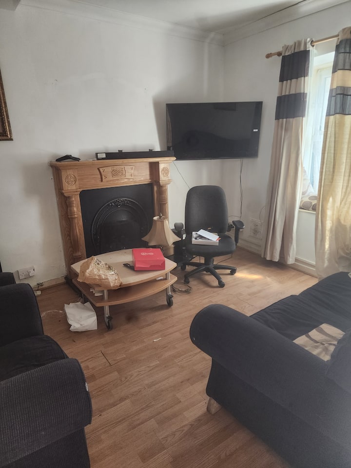 House Walking Distance To City - Cork