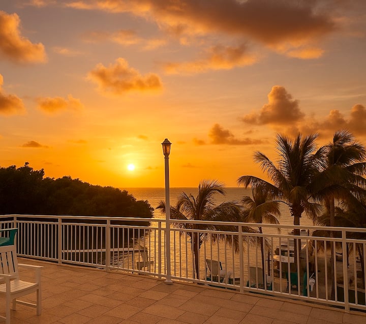 Waterfront Rv With Boat Lift. - Florida Keys, FL