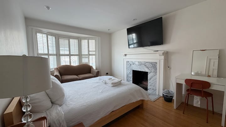 Midtown Private Room W 55'4k Tv, 8m Walk From Ttc - Toronto
