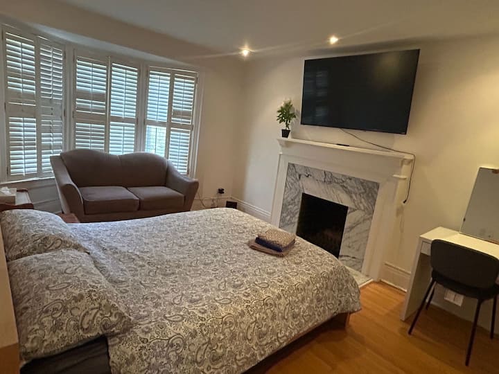 Midtown Private Room W 55'4k Tv, 8m Walk From Ttc - Toronto