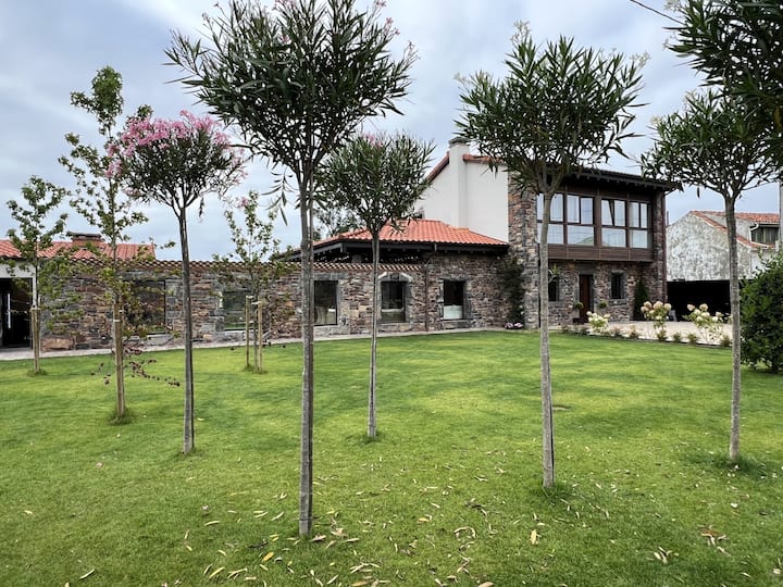 La Casa De Amparo - Avilés