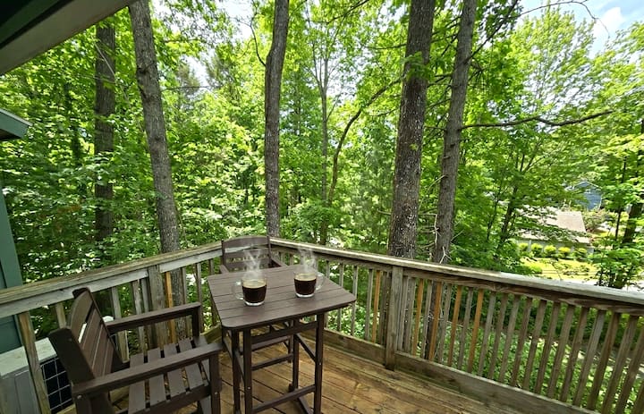 Quaint Little Cabin Great Summer Escape Location - Gatlinburg, TN