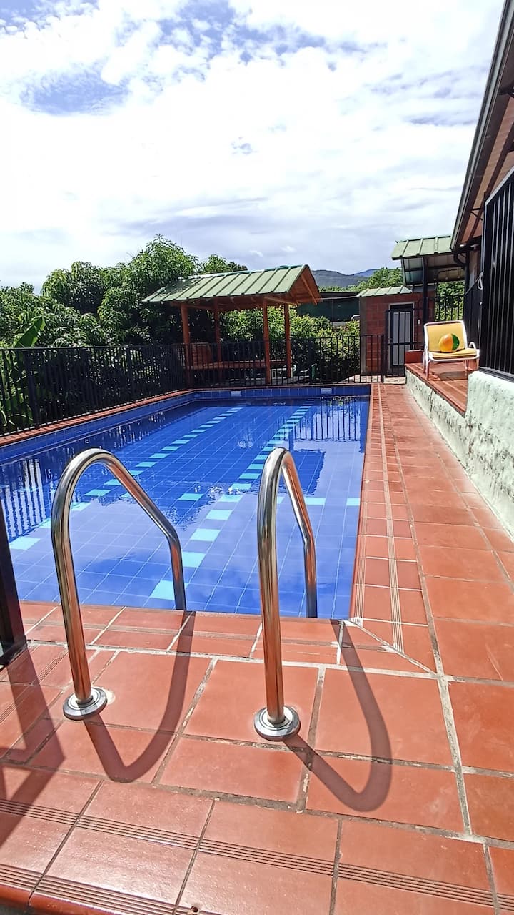 Cabañas Aquel Alto 
Casa Campestre - Neiva