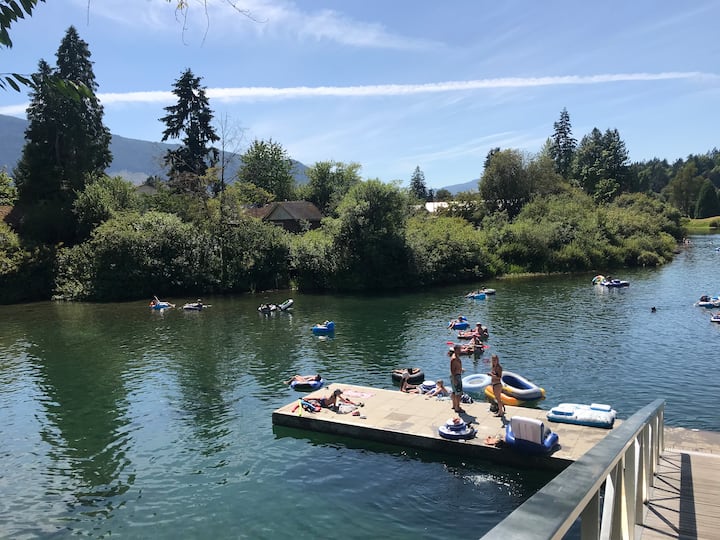 Lakeside Island Resort Style Cottage & Marina Slip - Lake Cowichan