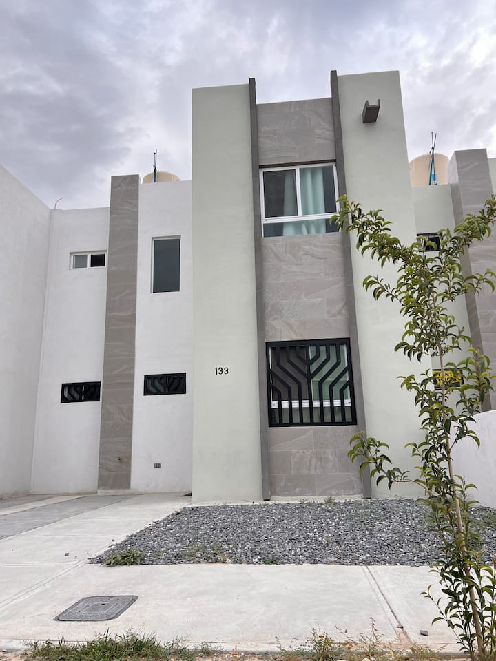 Completa Con 8camas, Lavadora Y Secadora. Facturo - Saltillo