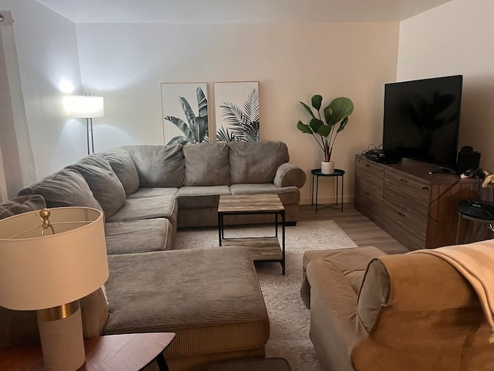 Comfortable Nice 3 Bedroom - Simi Valley, CA