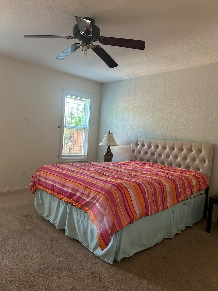 Room In A Townhouse. - Albuquerque, NM