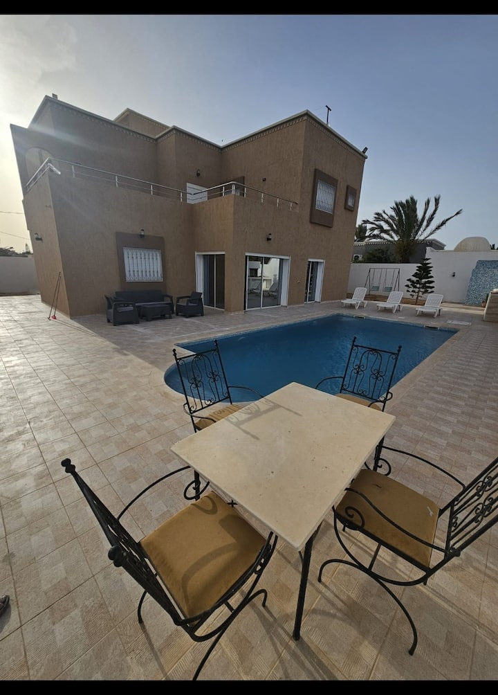 Grande Villa Naïm Haut Standing Avec Piscine - Djerba