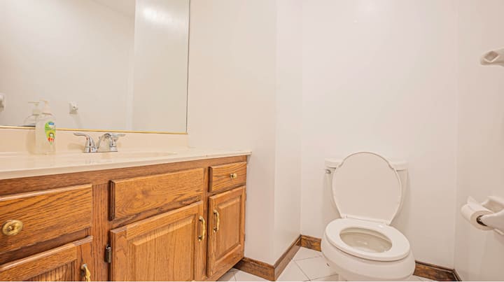 Spacious 2br/1ba With Sunroom (06708) - Middlebury