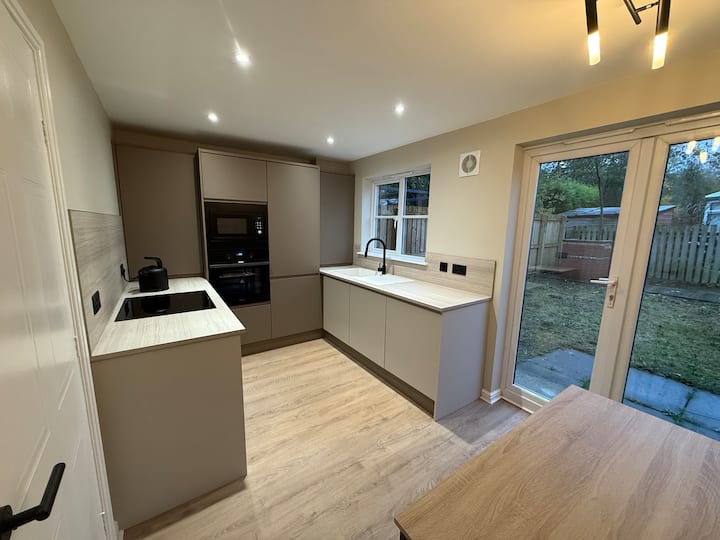 Cosy Refurbished Home In Hamilton - Sandy Beach - Strathclyde Park