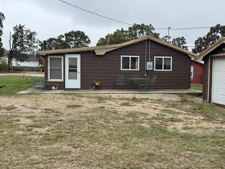 Charming Cabin Retreat - Fall River State Park, Fall River