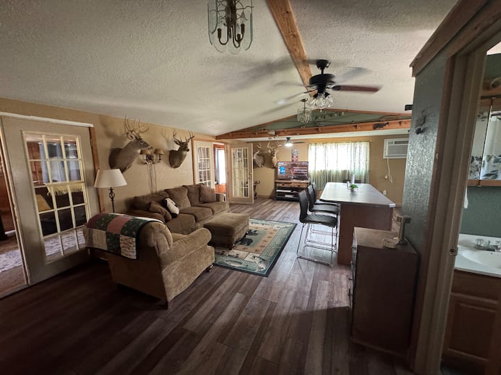 Charming Cabin Retreat - Fall River State Park, Toronto