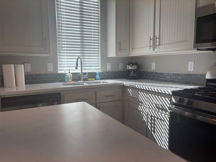N Hollywood House 3x2 - Burbank, CA