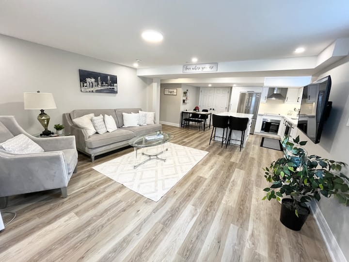 Spacious + Modern Guest House - Milton