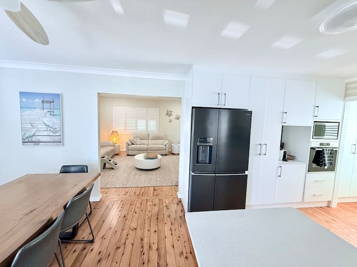 Beach House * Relax In Style * Dogs Welcome * - Woy Woy
