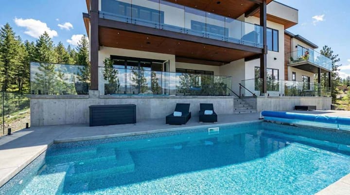 Skyview Retreat With Pool, Movie Theatre And Views - Penticton