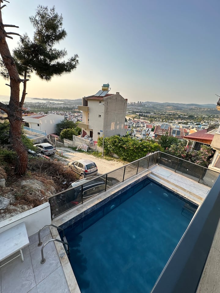 Kuşadası Havuzlu 4 + 1 Villa - Kuşadası