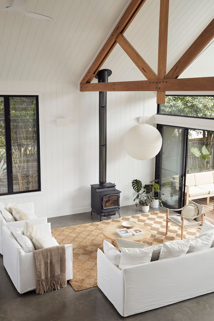 1880’s Cottage With Modern Barn And Pool - Bangalow
