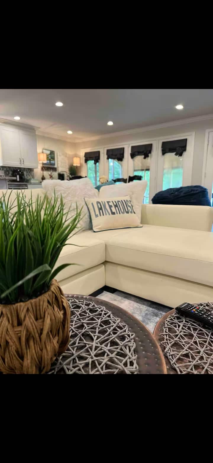 The Real Lake Shore Retreat - Green Pond, AL