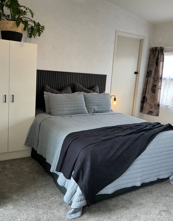 Pukeoware Hill Studio - Waiuku