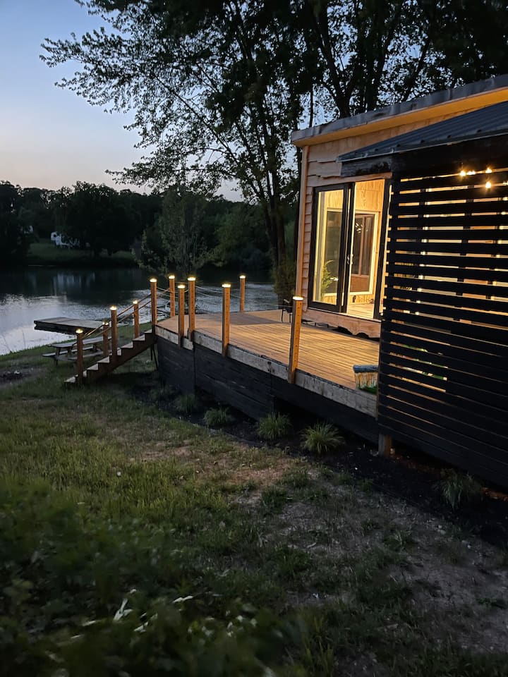 Odessa Mo Waterfront Loft - Odessa, MO