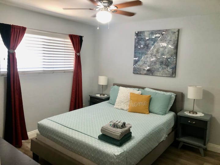 Private Bedroom Plus Bath Fwy 5 - Anaheim, CA