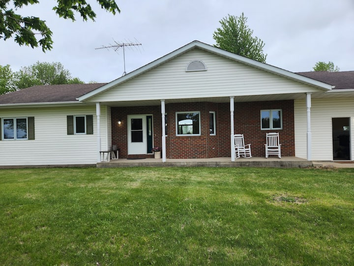 Winery, Snowmobile Trails, Fireplaces & Fast Wifi - Crow River Winery, Hutchinson