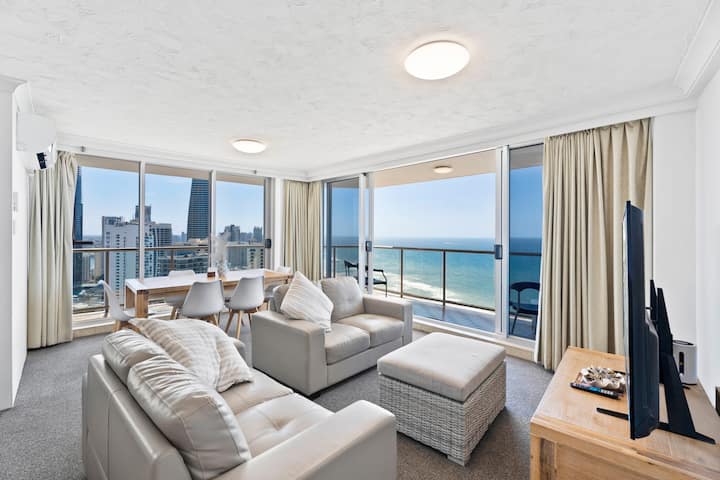 Breathtaking Ocean Views | Pool, Gym, Sauna & More - Surfers Paradise