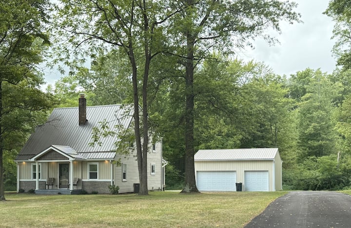 Spacious Well Appointed Home Near Golfing & Dining - Cortland, OH