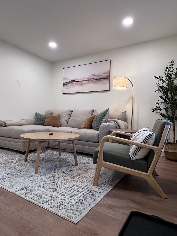 Newly Built Modern Duplex - Stonewood - Unit B - Maine